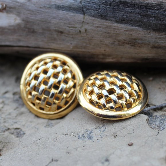Jewelry | Vintage Gold Quilted Hatch Pie Earring | Poshmark
